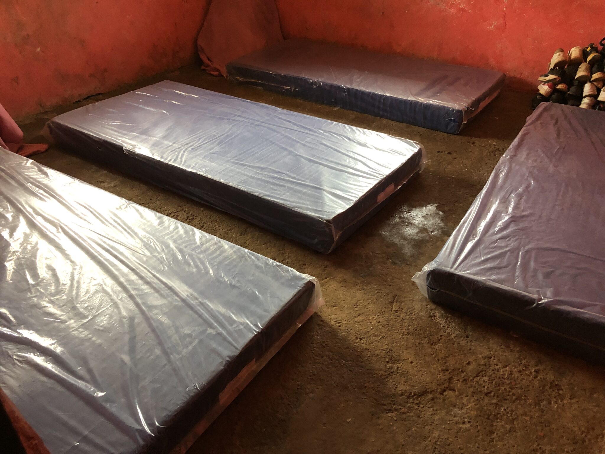 Diaspora Humanitarian Comfort Itoka Delivers 20 Waterproof Mattresses ...